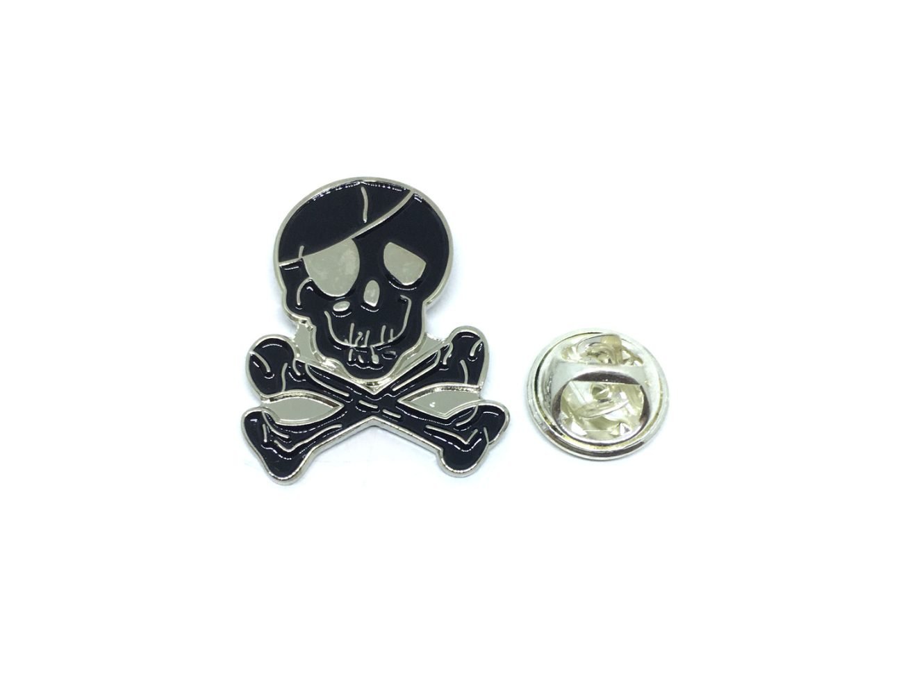 Skull And Crossbones Pin Badge | FINOX